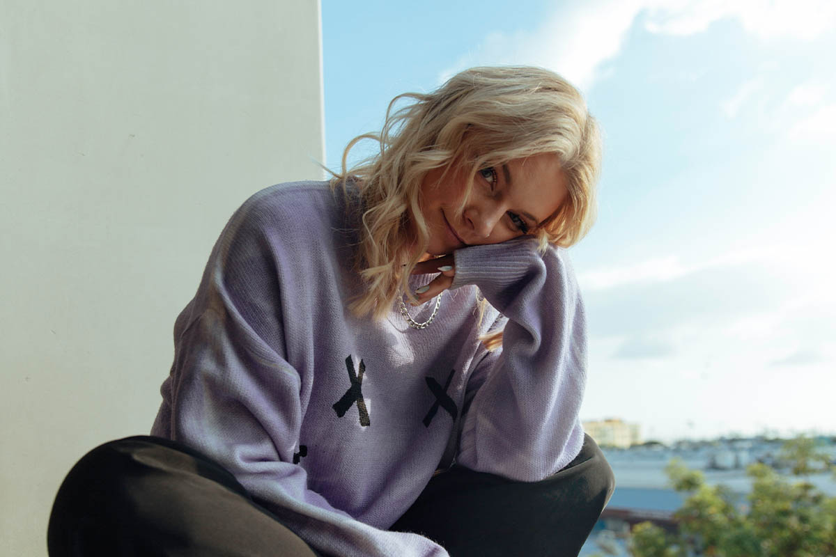 JESSIA Becomes An Encouraging Queen In ‘Nobody Hates You’ ♥ PlNKWIFI